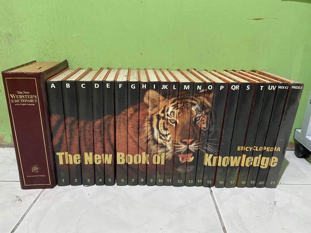 Grolier Scholastic Encyclopedia- The New Book of Knowledge, Hobbies ...