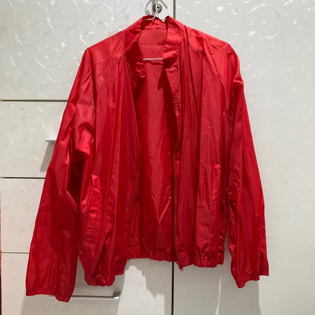 Jaket Merah | Red Jacket Windbreaker, Fesyen Wanita, Pakaian Wanita ...