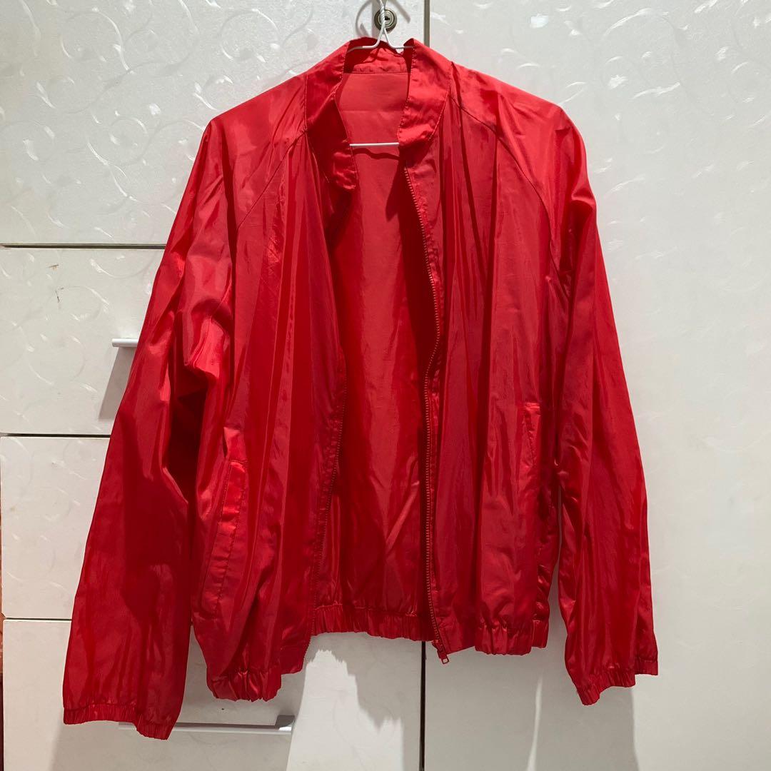 Jaket Merah | Red Jacket Windbreaker, Fesyen Wanita, Pakaian Wanita ...