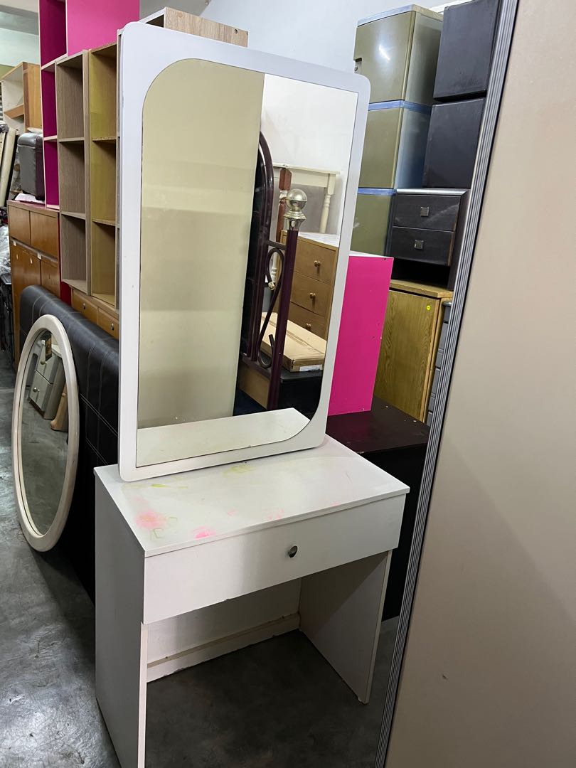 Meja mekap, Furniture & Home Living, Home Decor, Mirrors on Carousell