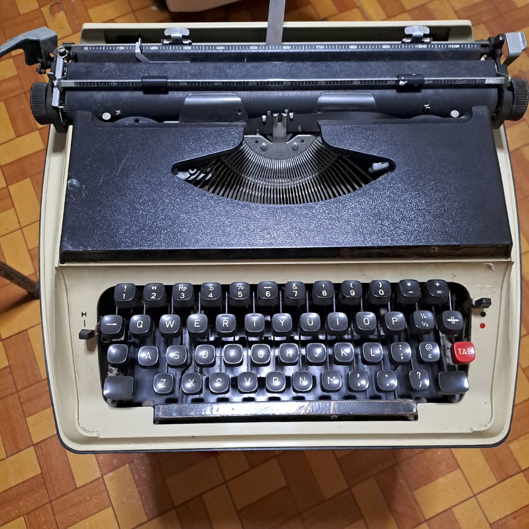 Old classic 1970 Typewriter, Computers & Tech, Office & Business ...