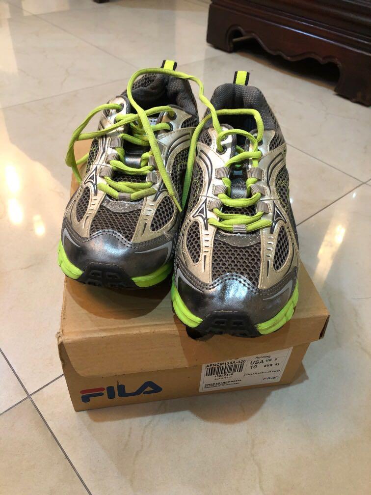 [ORI] FILA Running Shoes, Olah Raga, Baju Olahraga di Carousell
