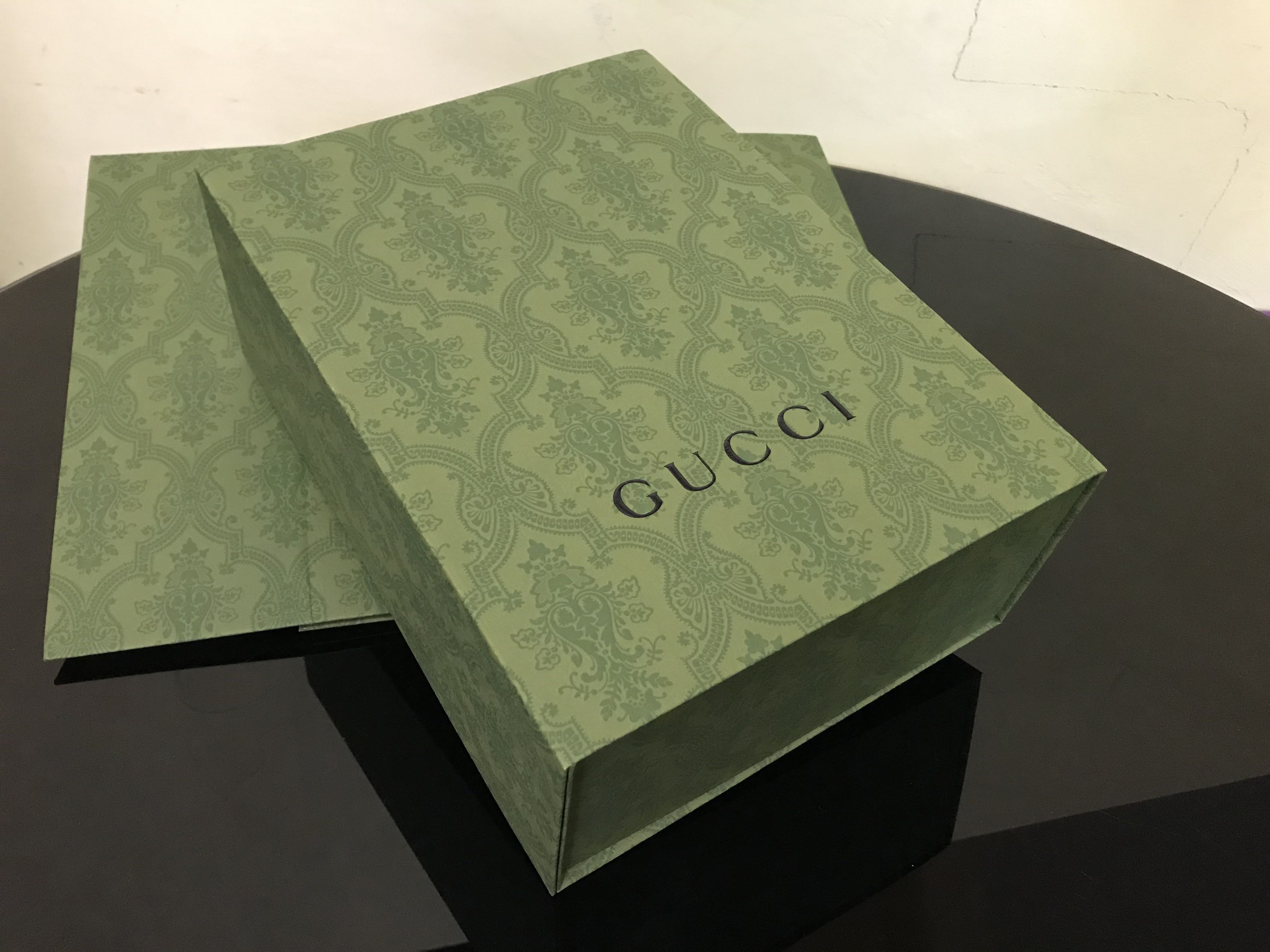 Ready stock: (M,L) Gucci magnetic box, Women's Fashion, Jewelry ...