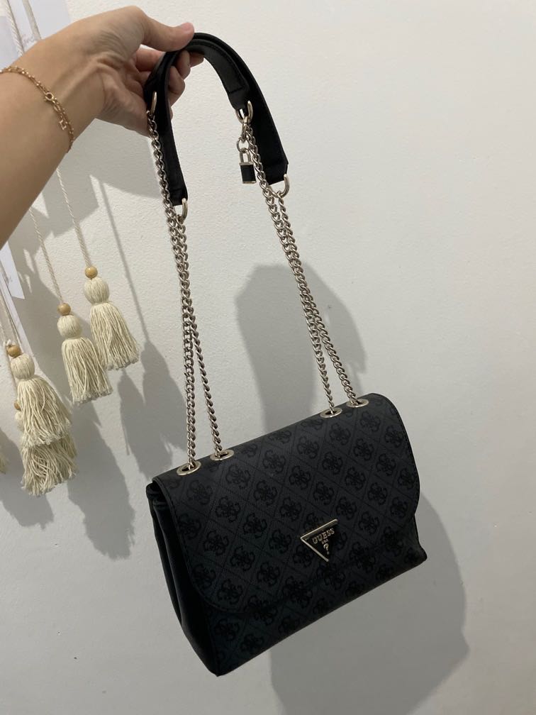 Tas Guess original, Fesyen Wanita, Tas & Dompet di Carousell