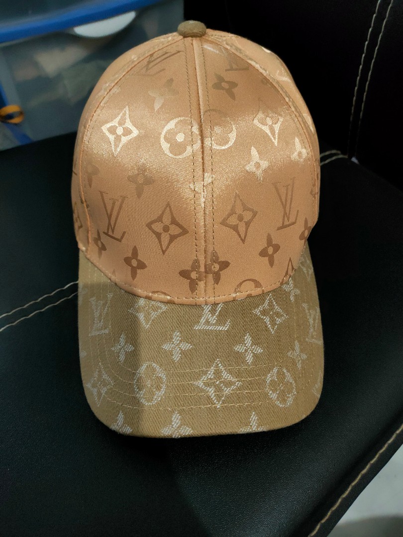 TOPI LV, Fesyen Wanita, Aksesoris di Carousell