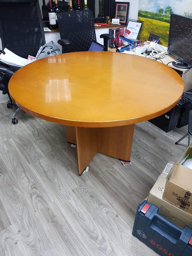 實淨 大圓枱/飯枱 Sturdy Round Table / Dining Table, 傢俬＆家居, 廚具和餐具, 其他廚具和餐具 ...