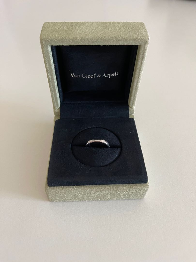 Authentic VAN CLEF&ARPELS Pt950 WHITE GOLD RING, Women's Fashion ...
