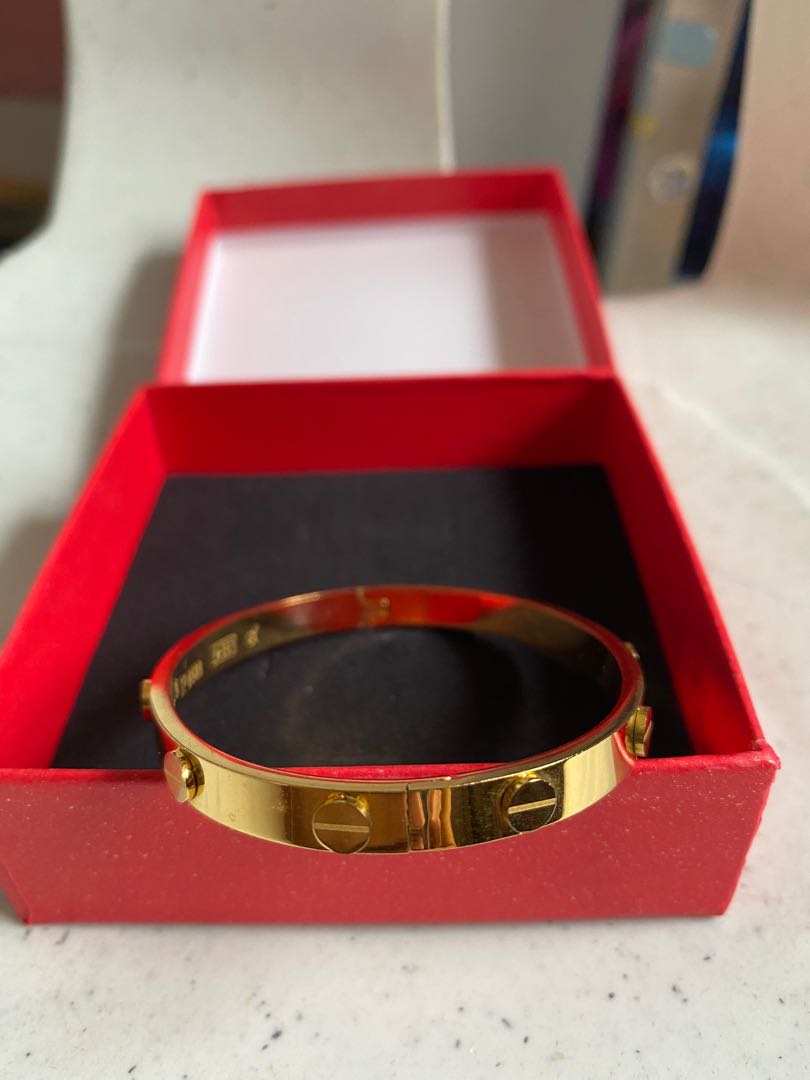 Cartier love bangle clasplock and cartier with screw, Women's Fashion ...