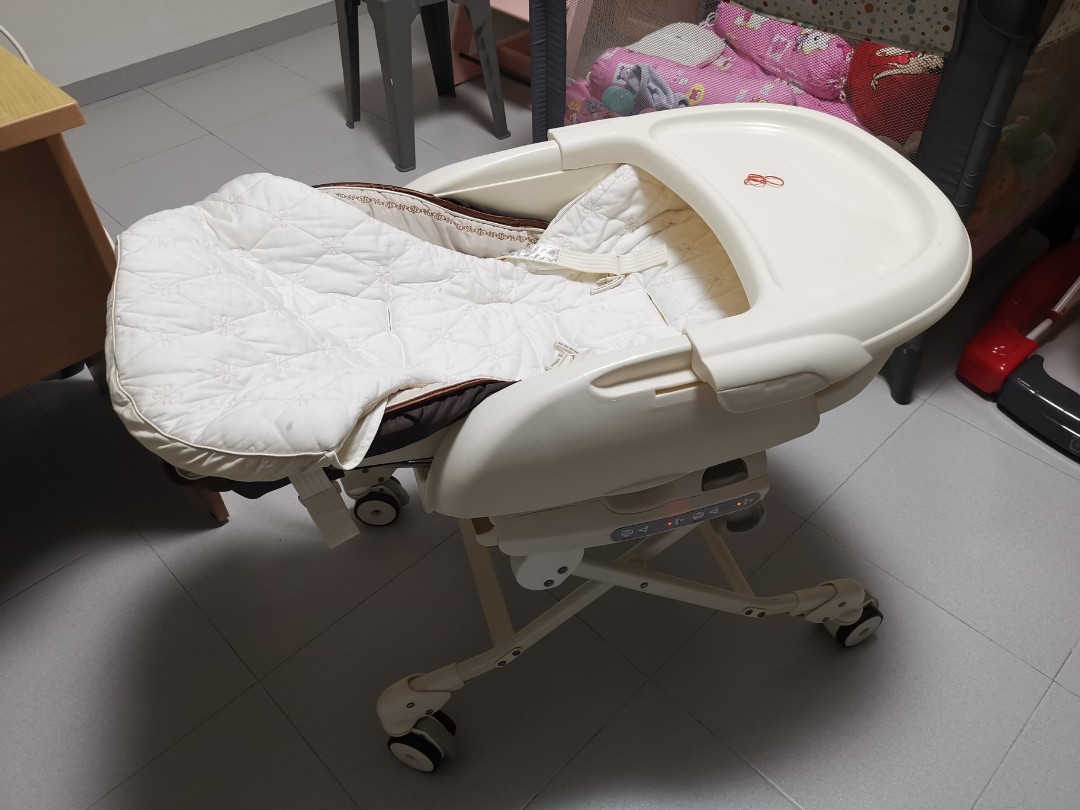 Combi auto swing chair, Babies & Kids, Baby Nursery & Kids Furniture ...