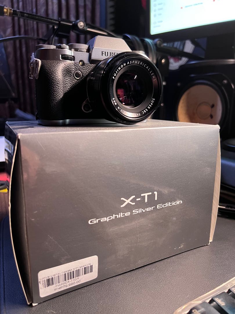 Fujifilm XT1- Graphite Silver Edition with Fujinon xf 35mm f1.4 ...