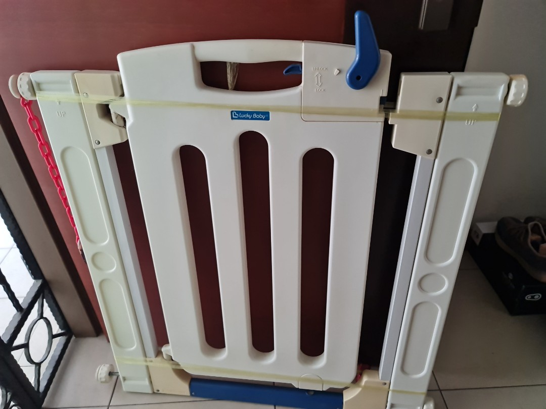 Lucky Gate Baby Gate, Babies & Kids, Baby Nursery & Kids Furniture ...