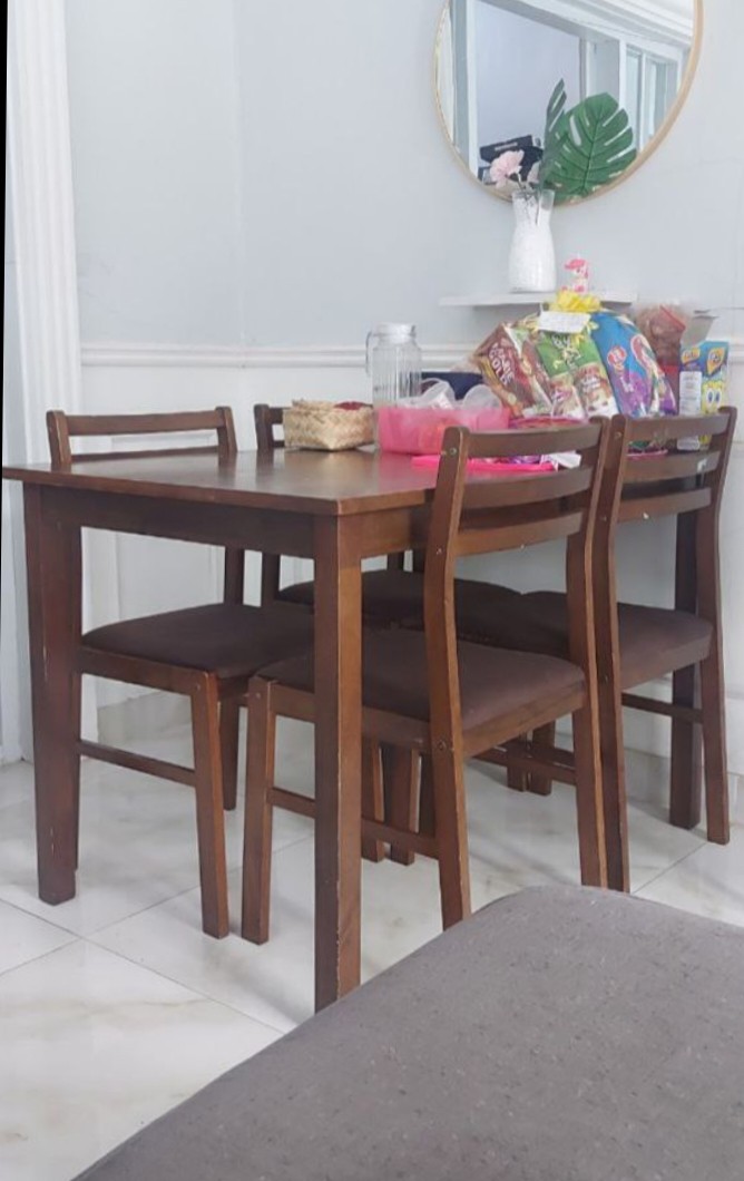 Meja makan informa, Perabotan Rumah di Carousell