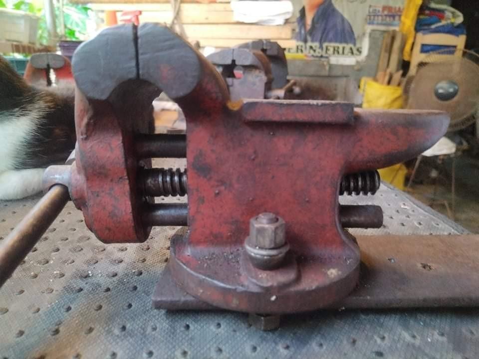 Tesco vice bench gato, Commercial & Industrial, Industrial Equipment on ...