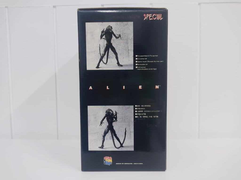 TOYS R US X MEDICOM EXCLUSIVE - ALIEN VS PREDATOR, Hobbies & Toys, Toys ...