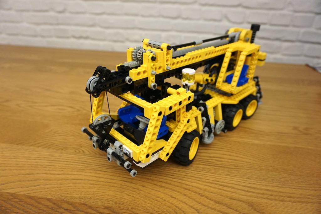 Vintage Technic LEGO set 8460 - Pneumatic Crane Truck, Hobbies & Toys ...