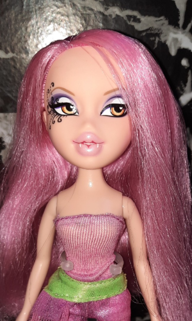 Bratz Doll Pink, Hobbies & Toys, Toys & Games on Carousell