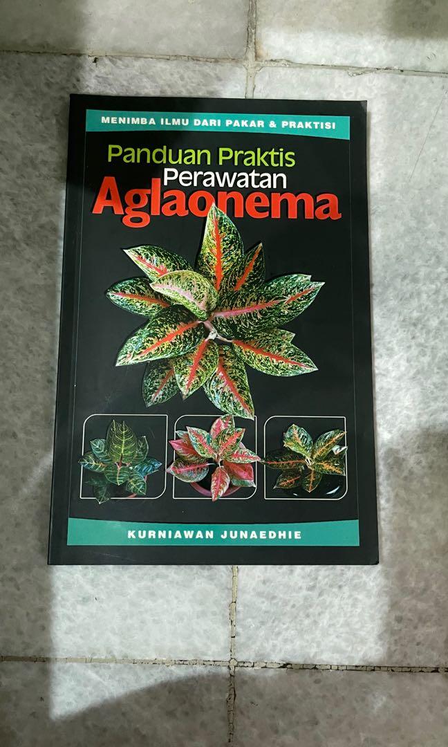 Buku tentang tanaman, Buku & Alat Tulis, Majalah & Lainnya di Carousell