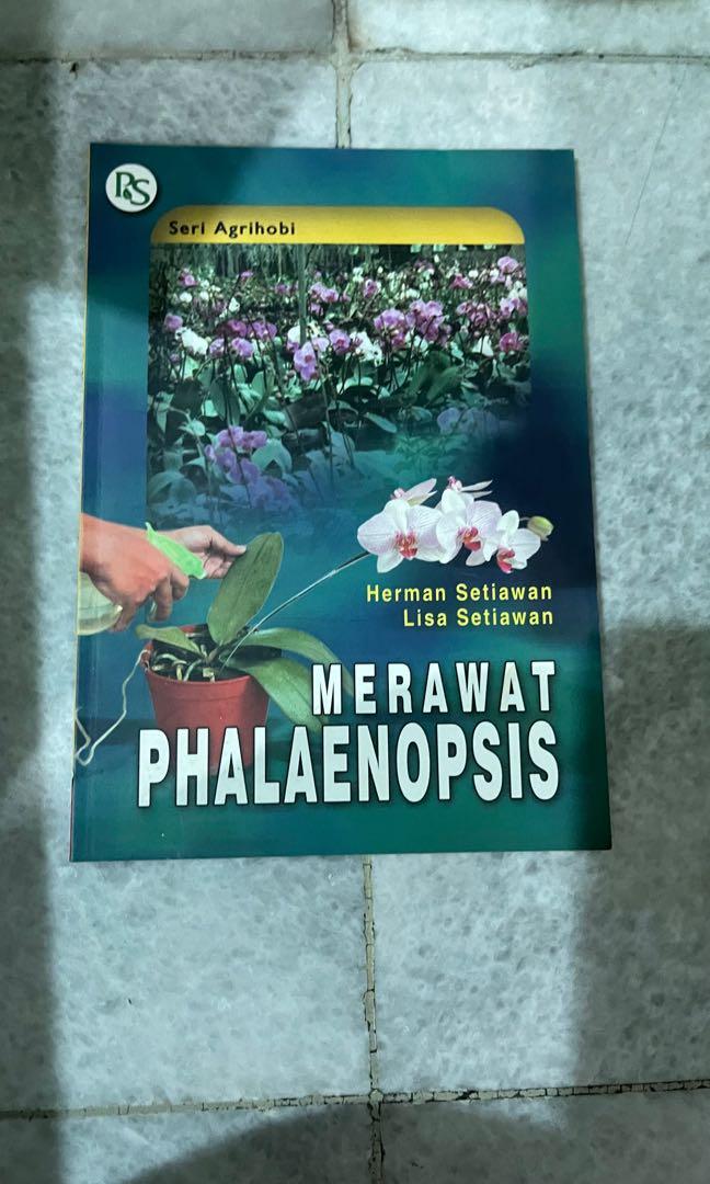 Buku tentang tanaman, Buku & Alat Tulis, Majalah & Lainnya di Carousell