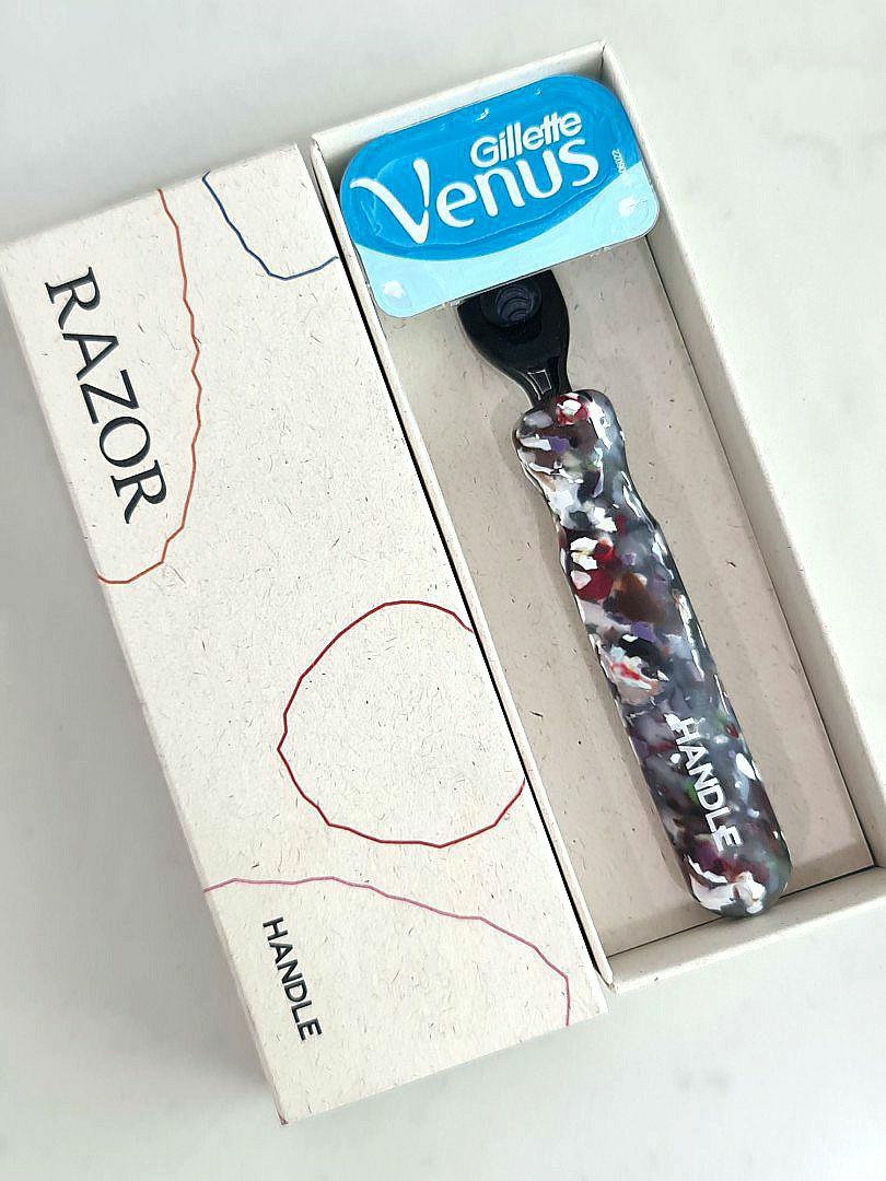 HANDLE - Recycled-plastic razor with Gillette Venus, Beauty & Personal ...