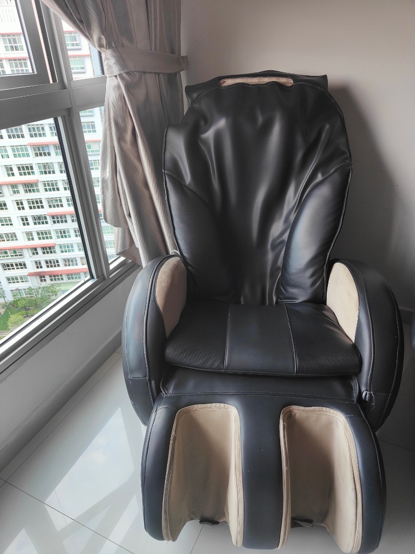 OTO massage chair, Health & Nutrition, Massage Devices on Carousell
