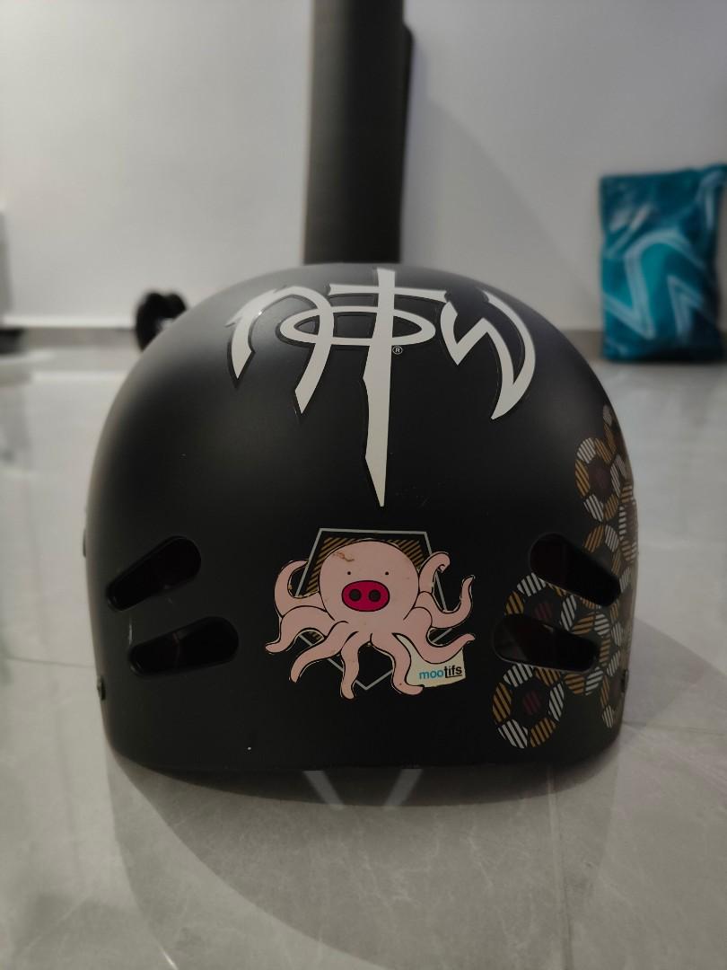 Round helmet Red Alien brand, Sports Equipment, Other Sports Equipment ...