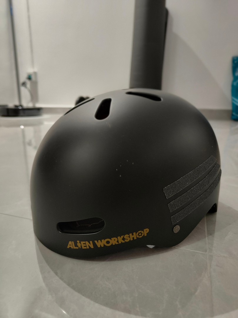 Round helmet Red Alien brand, Sports Equipment, Other Sports Equipment ...