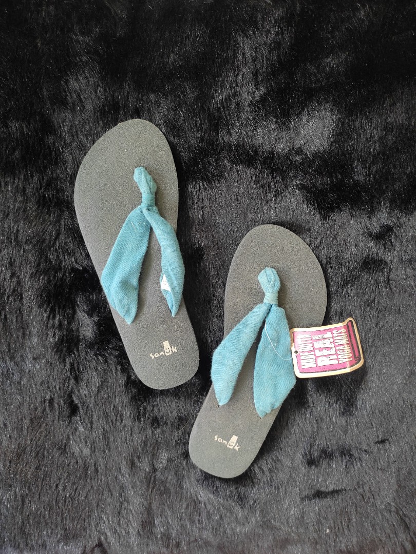 sanok slipper, Women's Fashion, Footwear, Slippers and slides on Carousell