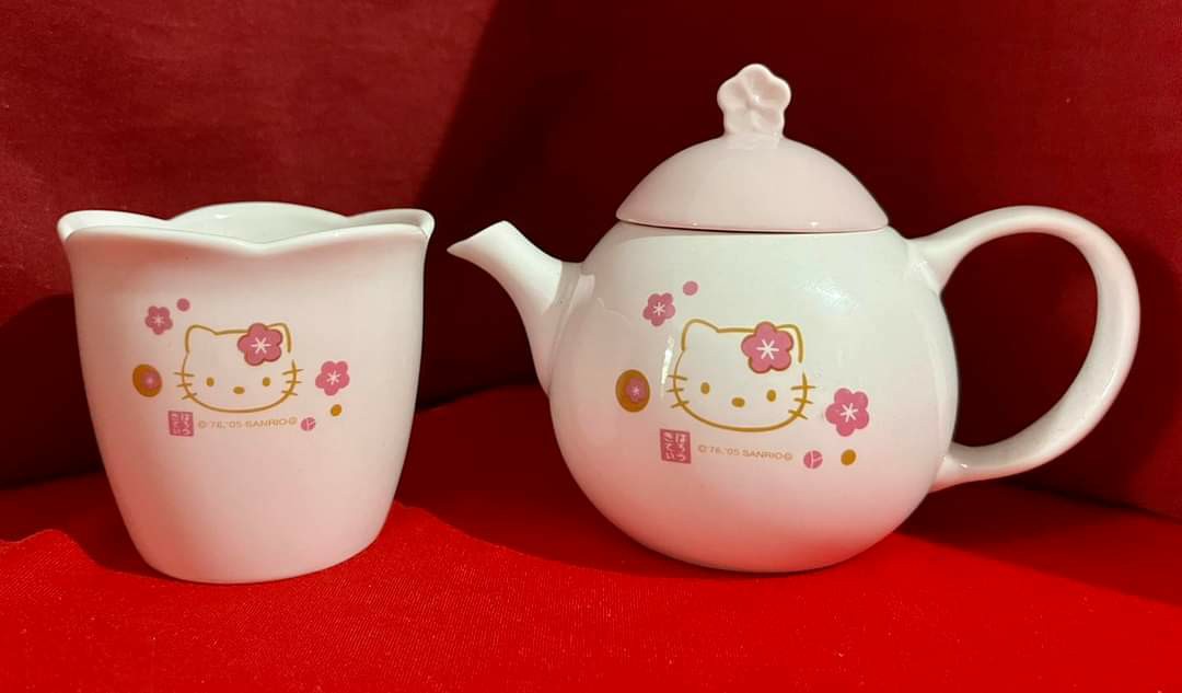 SANRIO Hello Kitty Tea Pot & Tea Cup, Furniture & Home Living ...