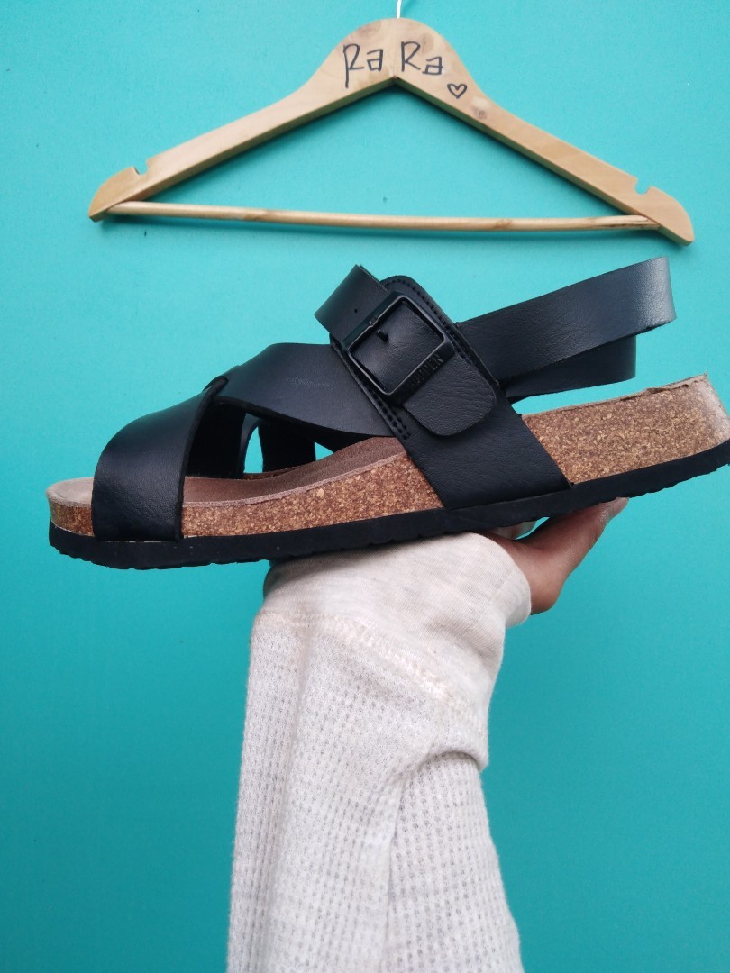 Shoopen, Men's Fashion, Footwear, Slippers & Slides on Carousell