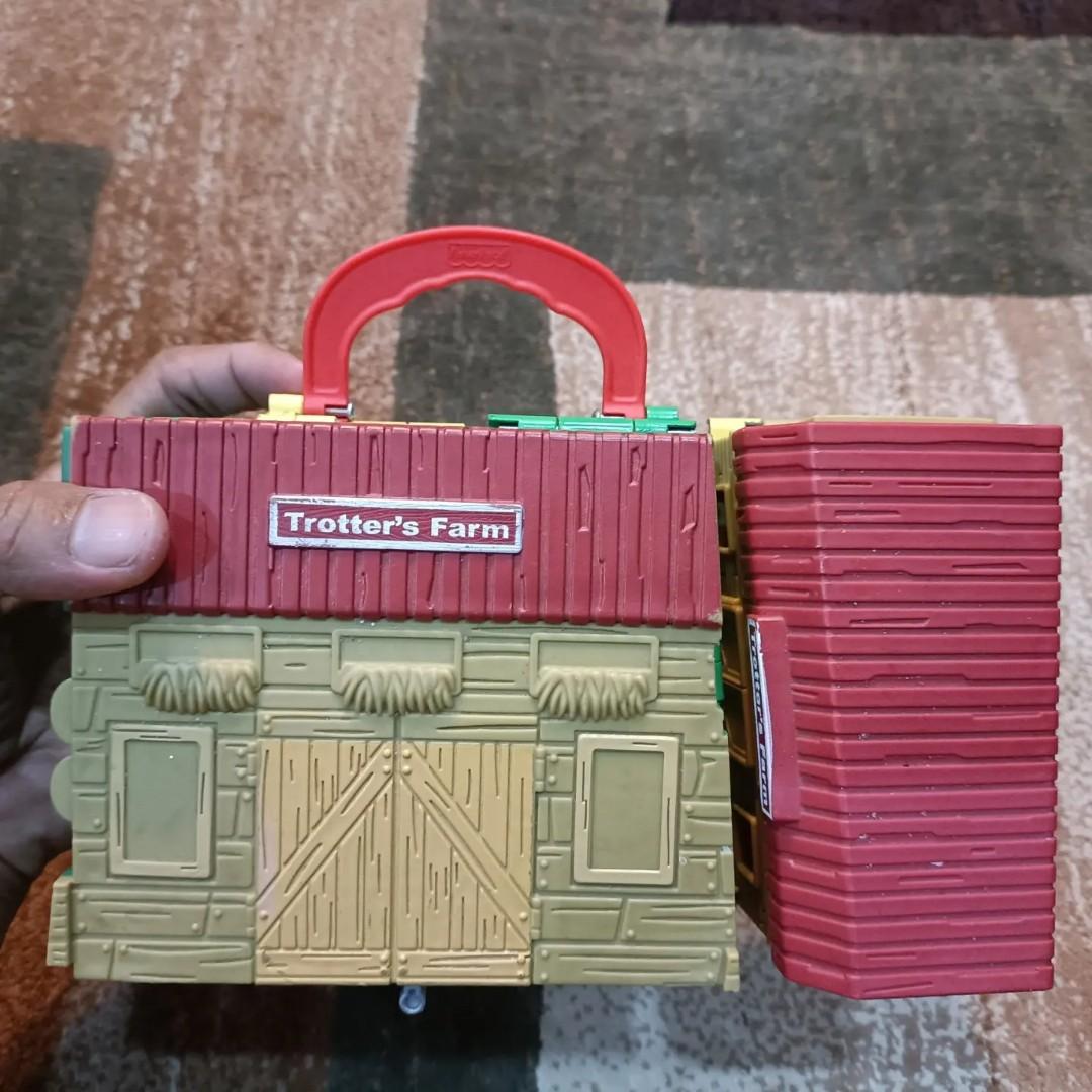 Thomas the Train Trotters Farm Take and Play, Hobbies & Toys, Toys ...