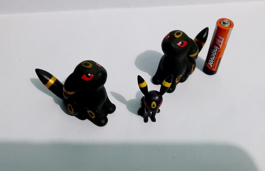 UMBREON SET POKEMON FINGER PUPPET AND MINI FIGURE, Hobbies & Toys, Toys ...