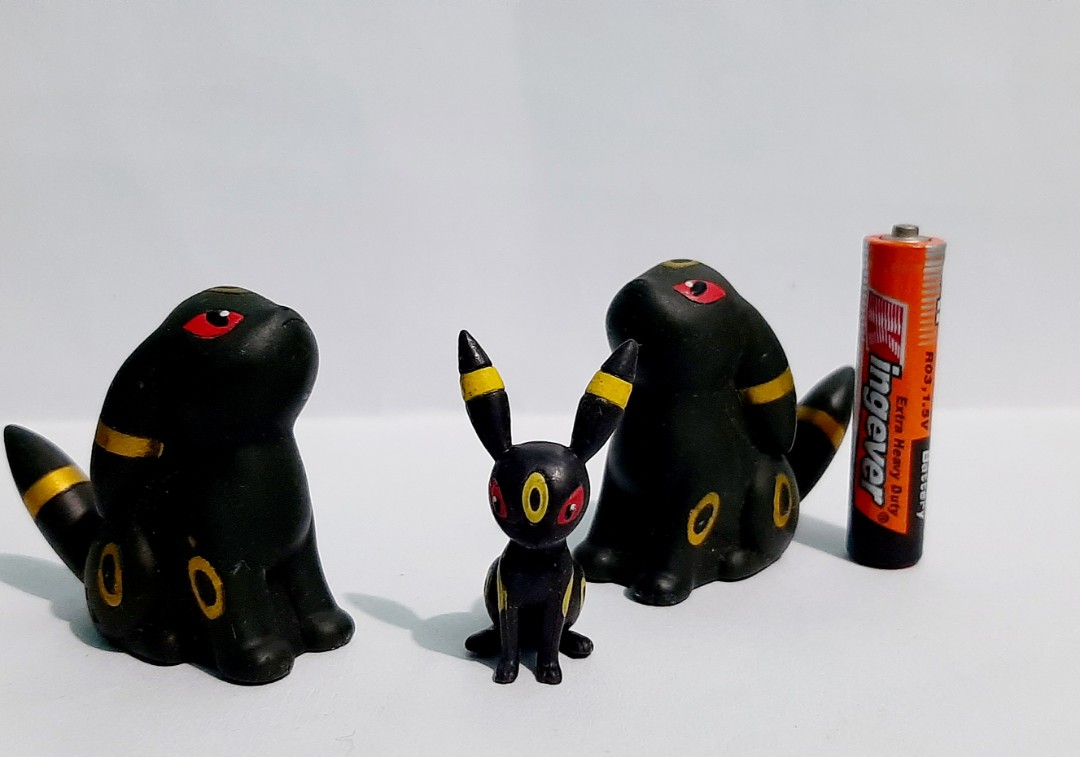 UMBREON SET POKEMON FINGER PUPPET AND MINI FIGURE, Hobbies & Toys, Toys ...