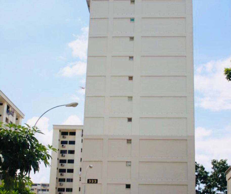 4S Blk 323 Ubi Ave 1 Rare 4 Rm simplified, 2 toilets with storeroom ...