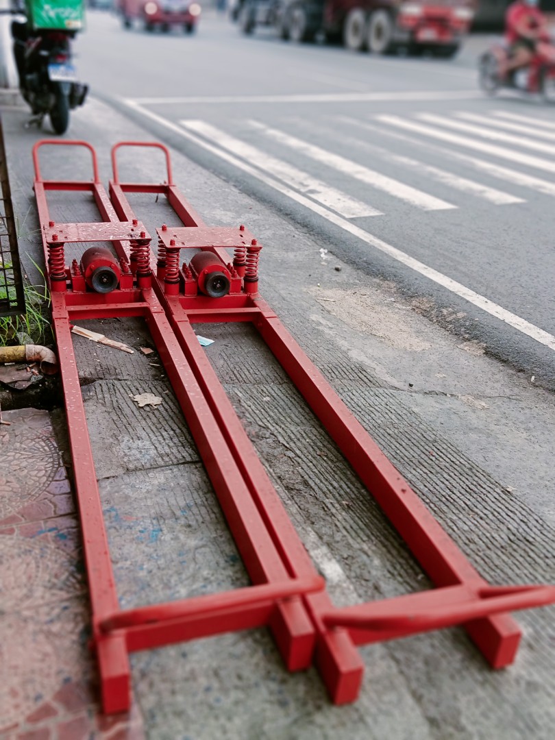 Brand New Concrete Screeder, Commercial & Industrial, Construction ...