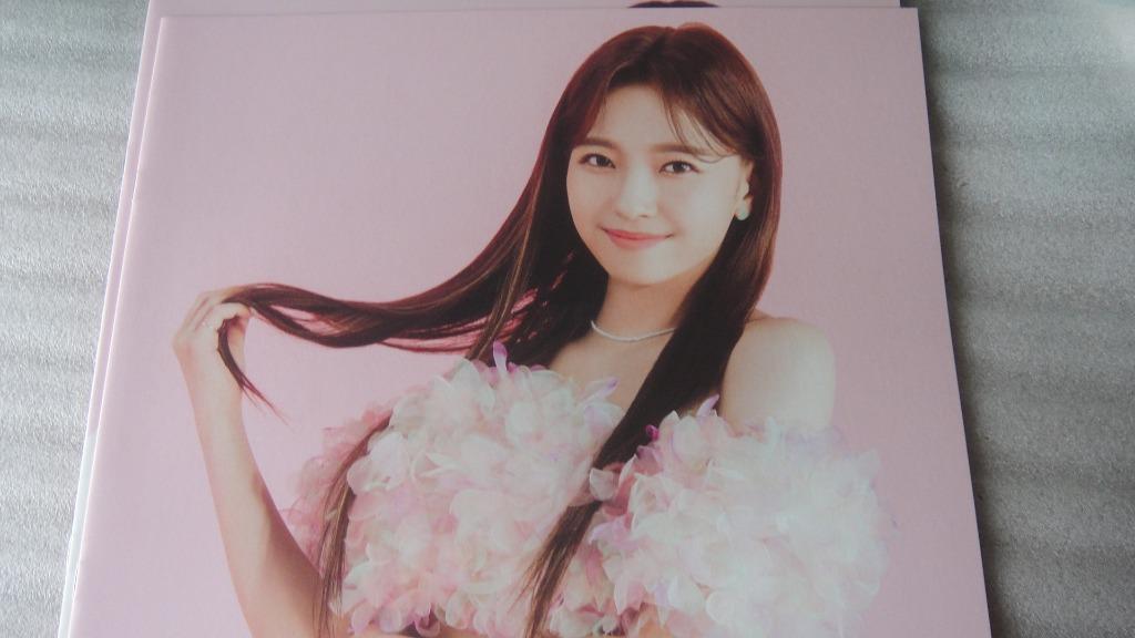 CD+PHOTO BOOK,,NIZIU..U ALBUM (日本初回限定版) , 興趣及遊戲, 音樂樂器 & 配件, 音樂與媒體 - CD 及 DVD - Carousell