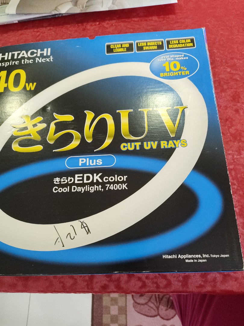 HITACHI 40w cool daylight plus, Furniture & Home Living, Lighting ...