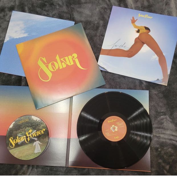 現貨 Lorde - Solar Power Deluxe LP Vinyl + 7” Disc 黑膠 唱片, 興趣及遊戲, 音樂、樂器 ...