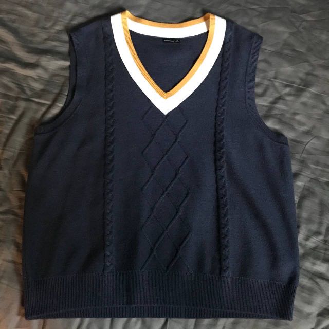 yishion vest, Women's Fashion, Coats, Jackets and Outerwear on Carousell