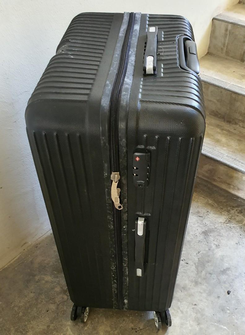 30 inch Santa Barbara Big Luggage, Hobbies & Toys, Travel, Luggage on ...