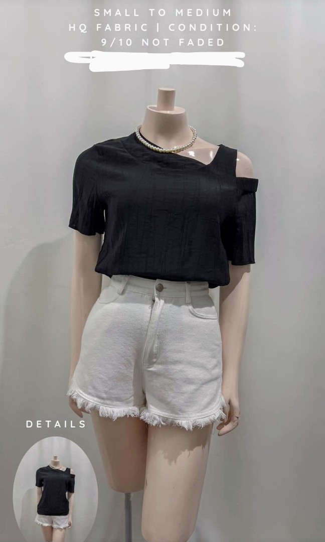 Black venus cut top, Women's Fashion, Tops, Blouses on Carousell
