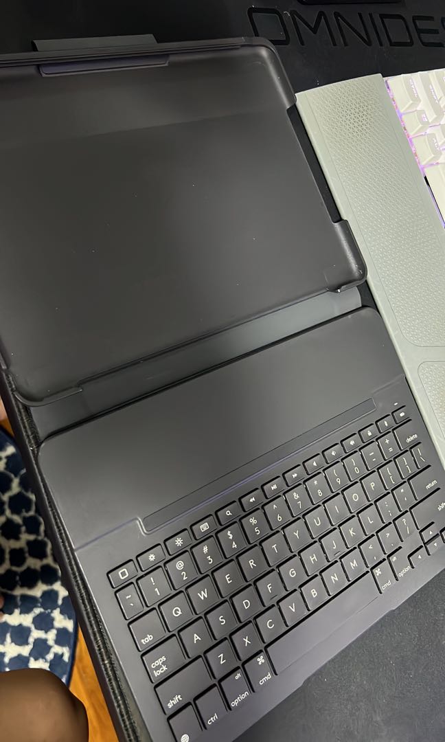 Logitech IPad 7 Keyboard, Mobile Phones & Gadgets, Mobile & Gadget ...