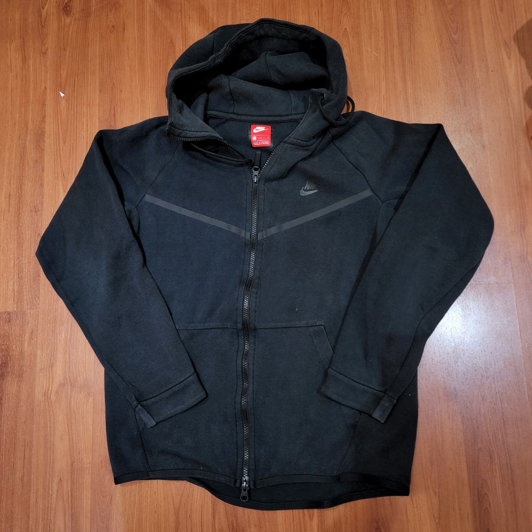 Nike Red Tag Jacket, Men's Fashion, Tops & Sets, Hoodies on Carousell
