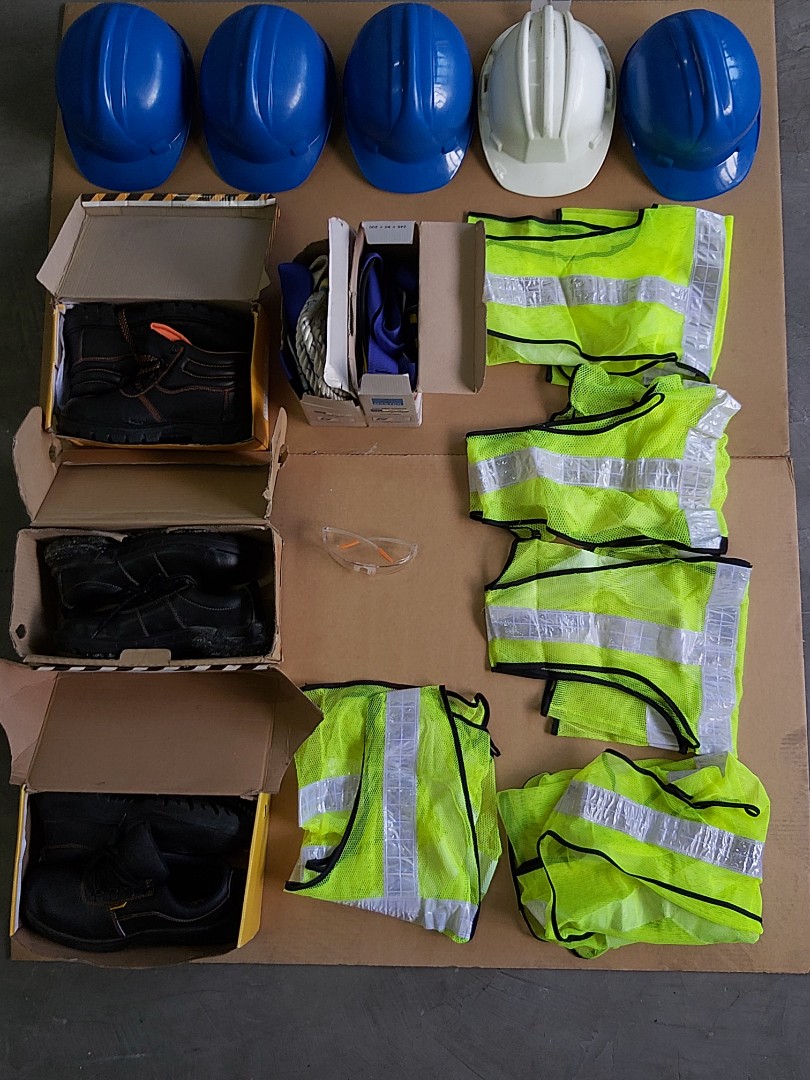 Set of Safety and Personal Protective Equipment (PPE), Hobbies & Toys ...