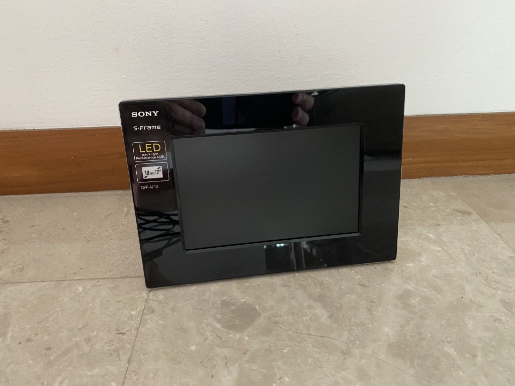 Sony Digital Photo Display Frame - New, Furniture & Home Living, Home ...