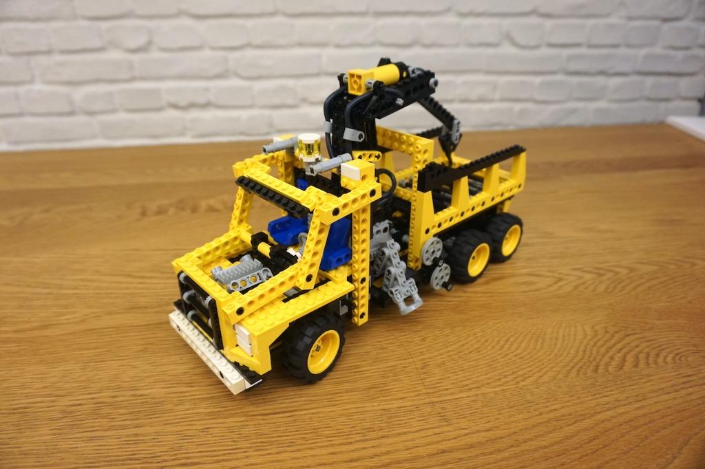 Vintage Technic LEGO set 8460 - Pneumatic Crane Truck - second option ...