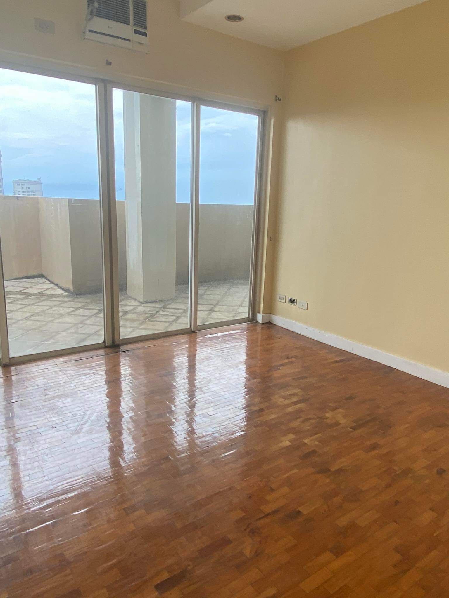 Alpha Grandview Condo For sale 2 level 4 bedroom penthouse unit with ...