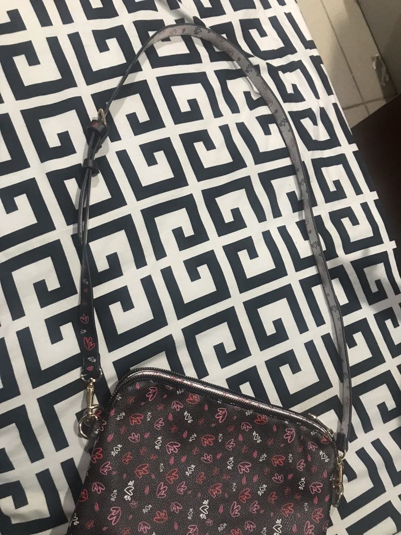 Authentic Parfois Heart Sling Bag, Women's Fashion, Bags & Wallets ...