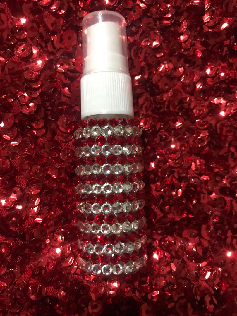 Botol parfum swaroski merah, Fesyen Wanita, Aksesoris di Carousell