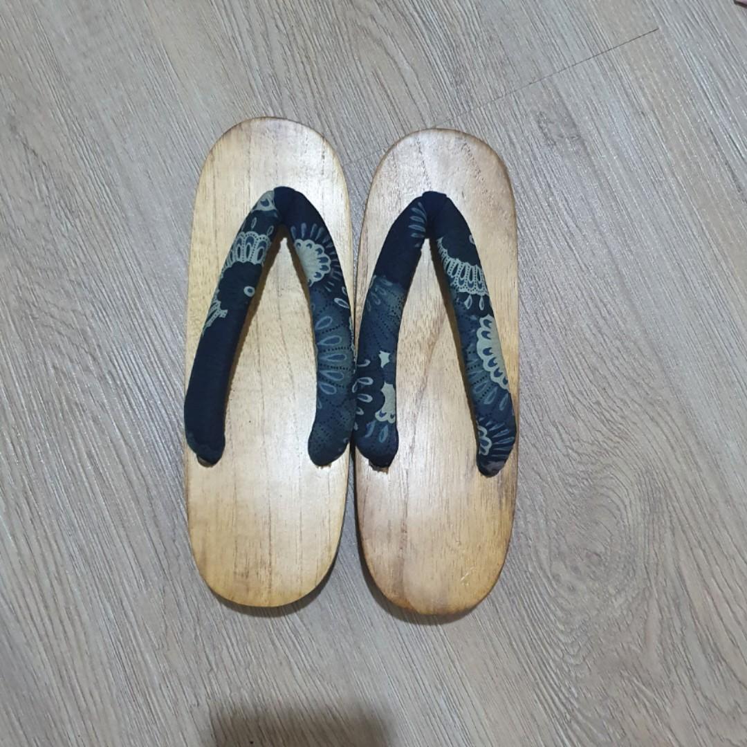 Geta, sendal jepang asli, Fesyen Wanita, Sepatu di Carousell
