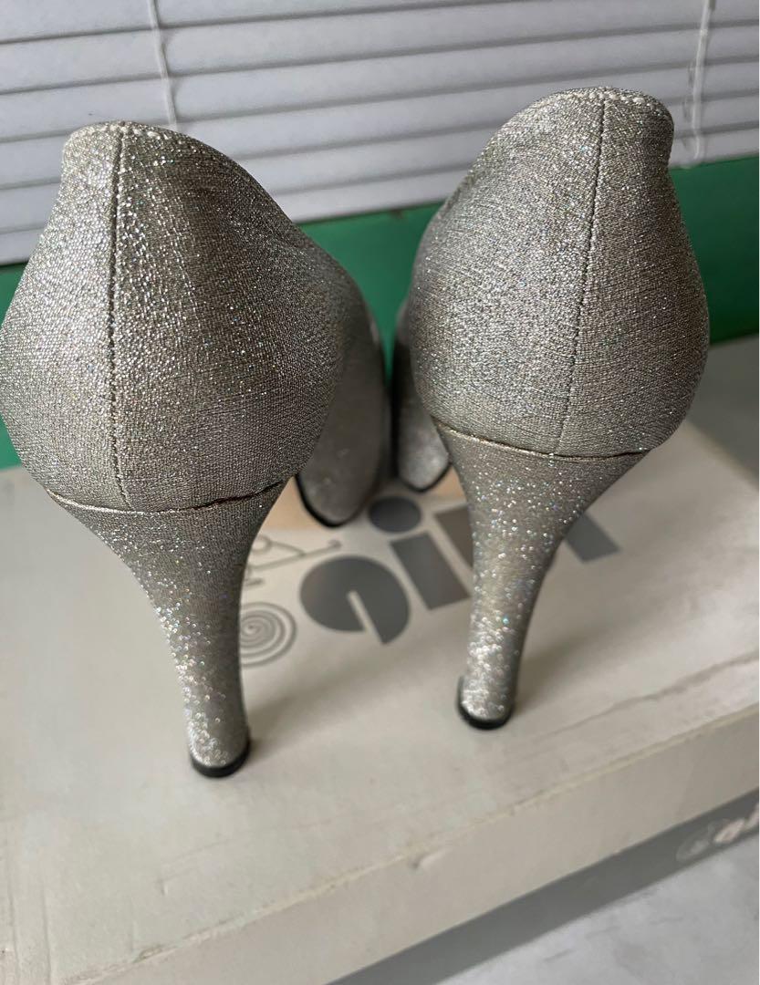 Gibi Platform Heels, Women's Fashion, Footwear, Heels on Carousell